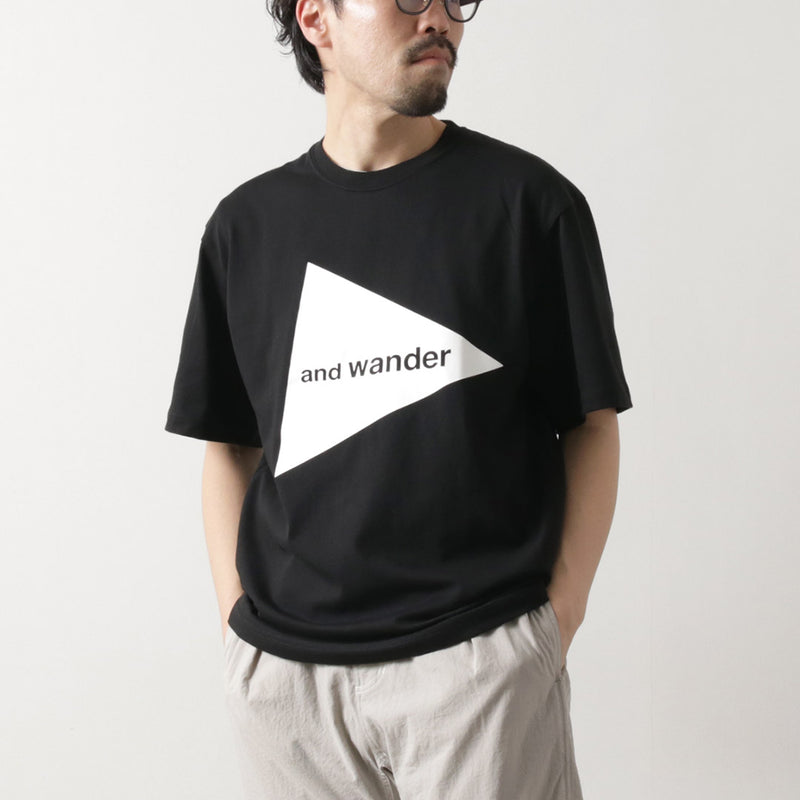 AND WANDER（アンドワンダー） ビッグ ロゴショートスリーブ TEE M Tシャツ / メンズ 半袖 クルーネック プリント 消臭 ...